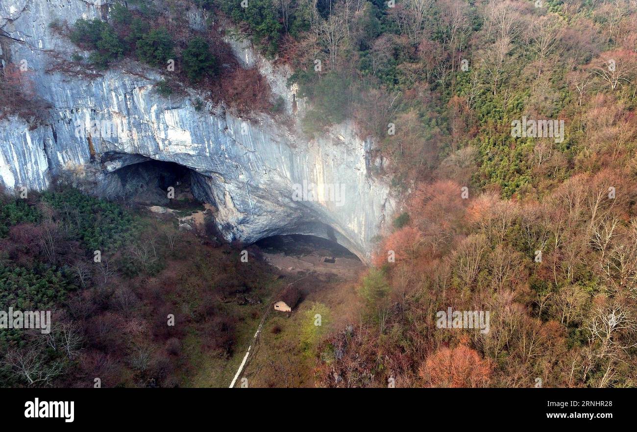Giant sinkhole china hi-res stock photography and images - Alamy