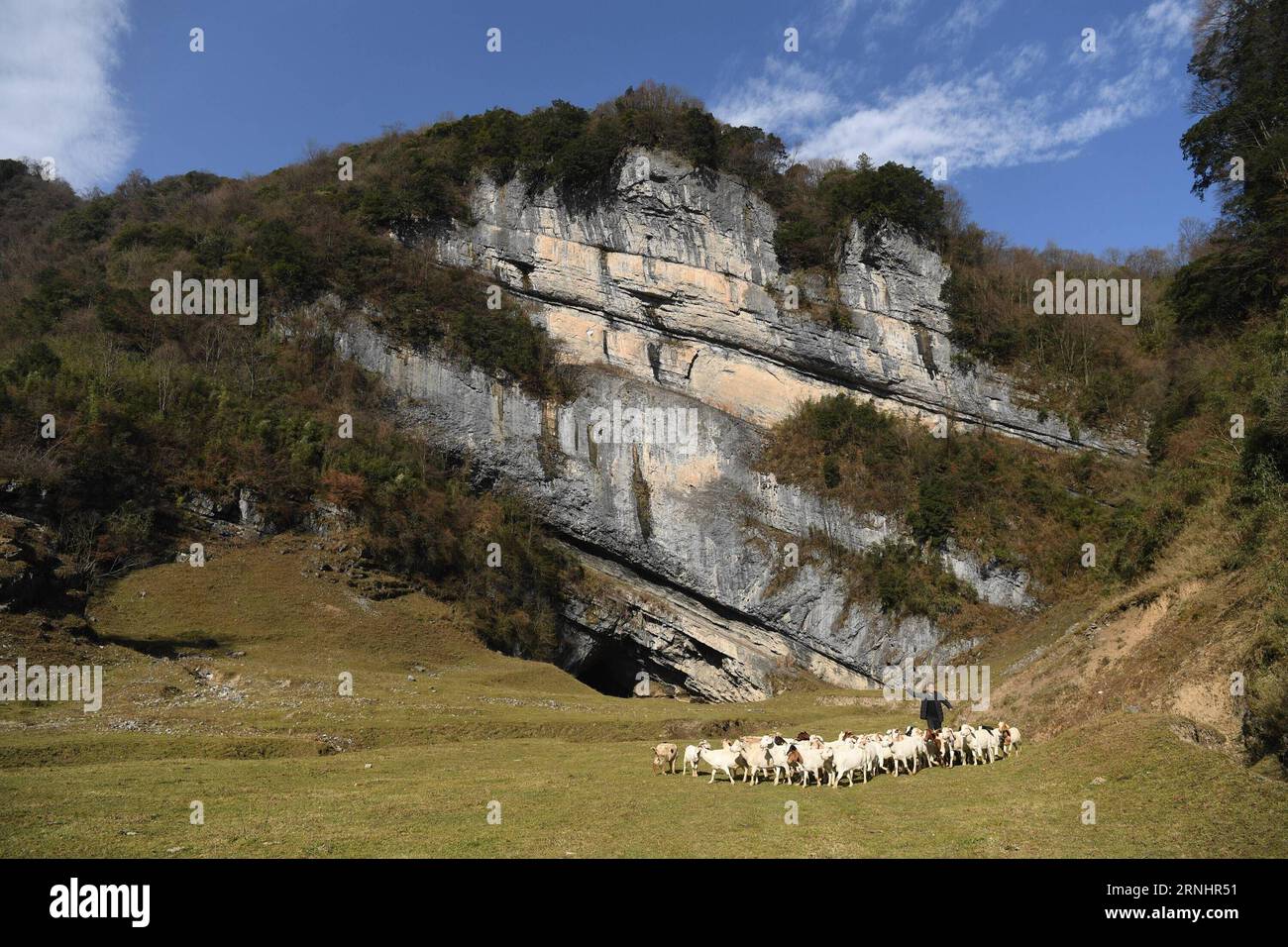 Giant sinkhole china hi-res stock photography and images - Alamy
