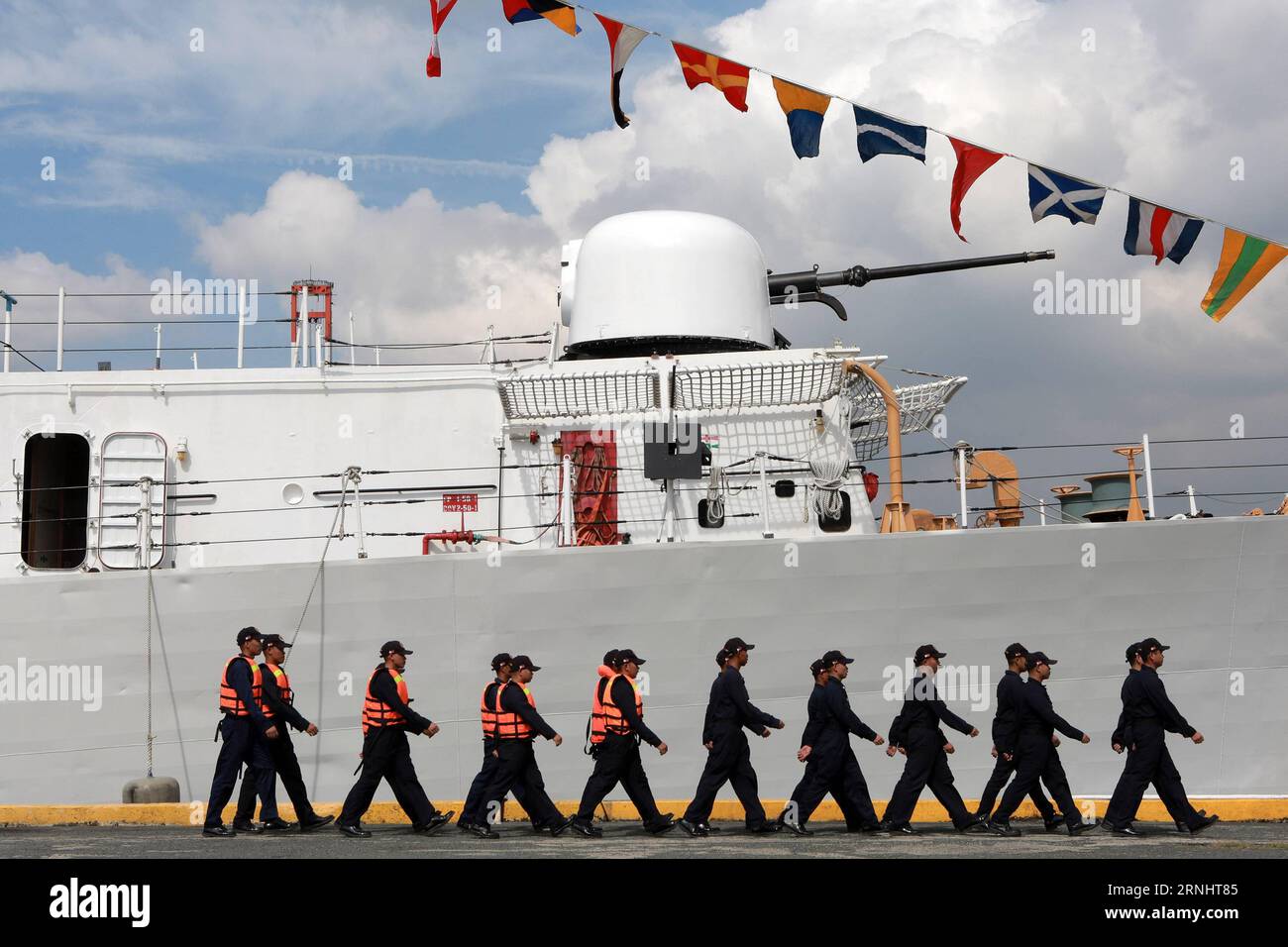 (161209) -- MANILA, Dec. 9, 2016 -- Members of the Philippine Navy ...