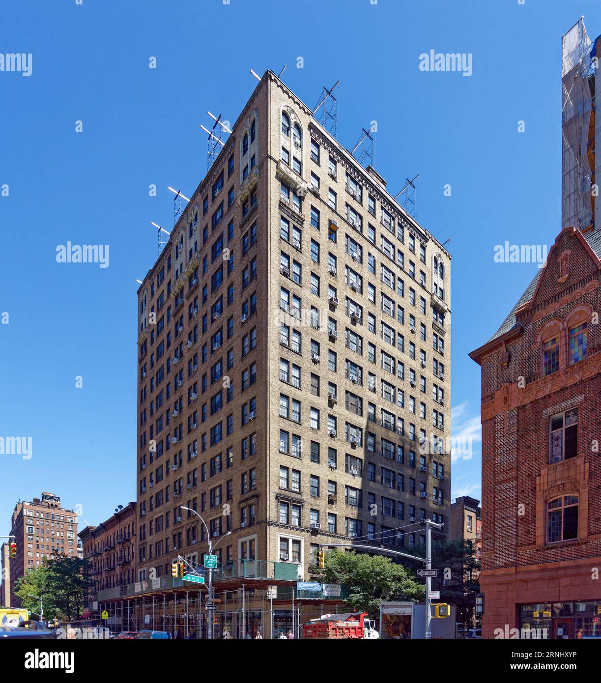 Upper West Side: Emery Roth designed Manhattan landmark 175 West 76th ...
