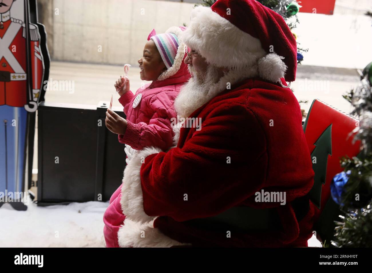 Santa claus poses for photos hi-res stock photography and images - Alamy