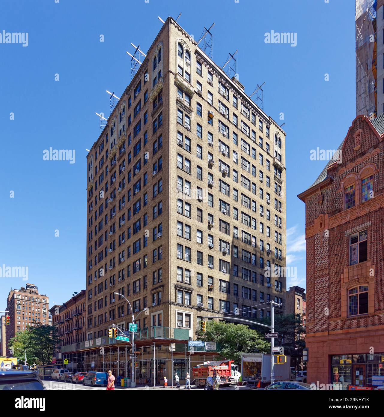 Upper West Side: Emery Roth designed Manhattan landmark 175 West 76th ...