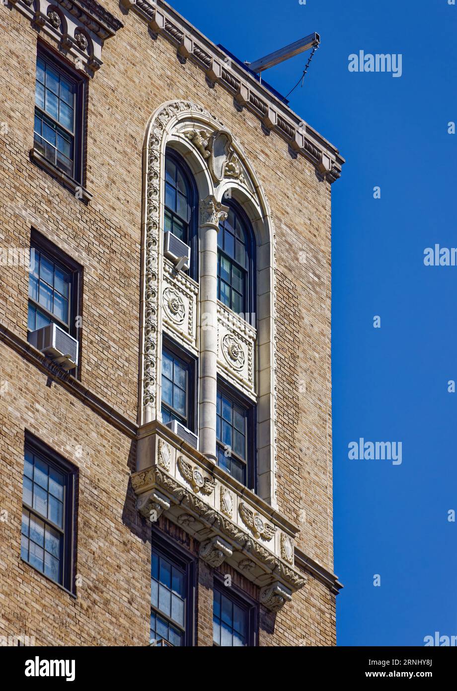 Upper West Side: Emery Roth designed Manhattan landmark 175 West 76th ...