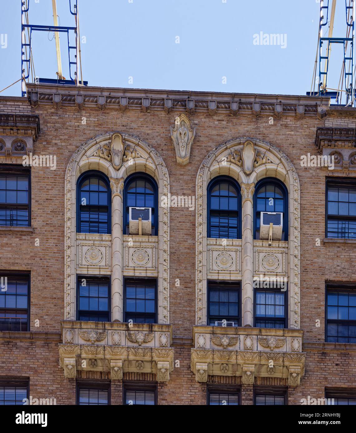 Upper West Side: Emery Roth designed Manhattan landmark 175 West 76th ...