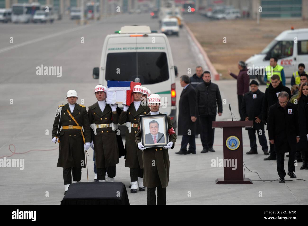 (161221) -- ANKARA, Dec. 20, 2016 -- Members of a Turkish forces honour ...