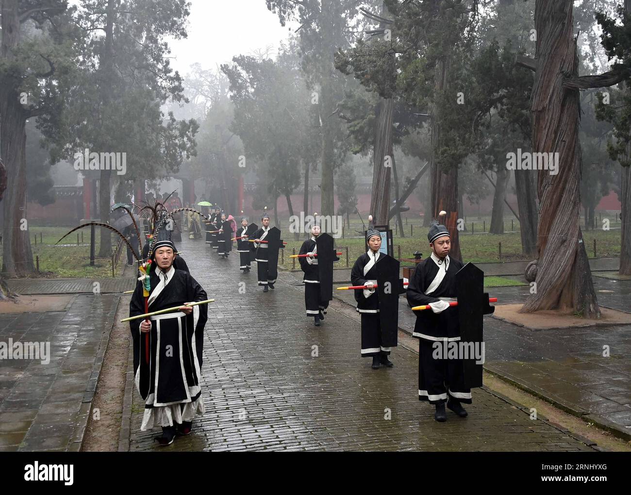 (161221) -- ZOUCHENG, Dec. 21, 2016 -- A traditional sacrificial ...