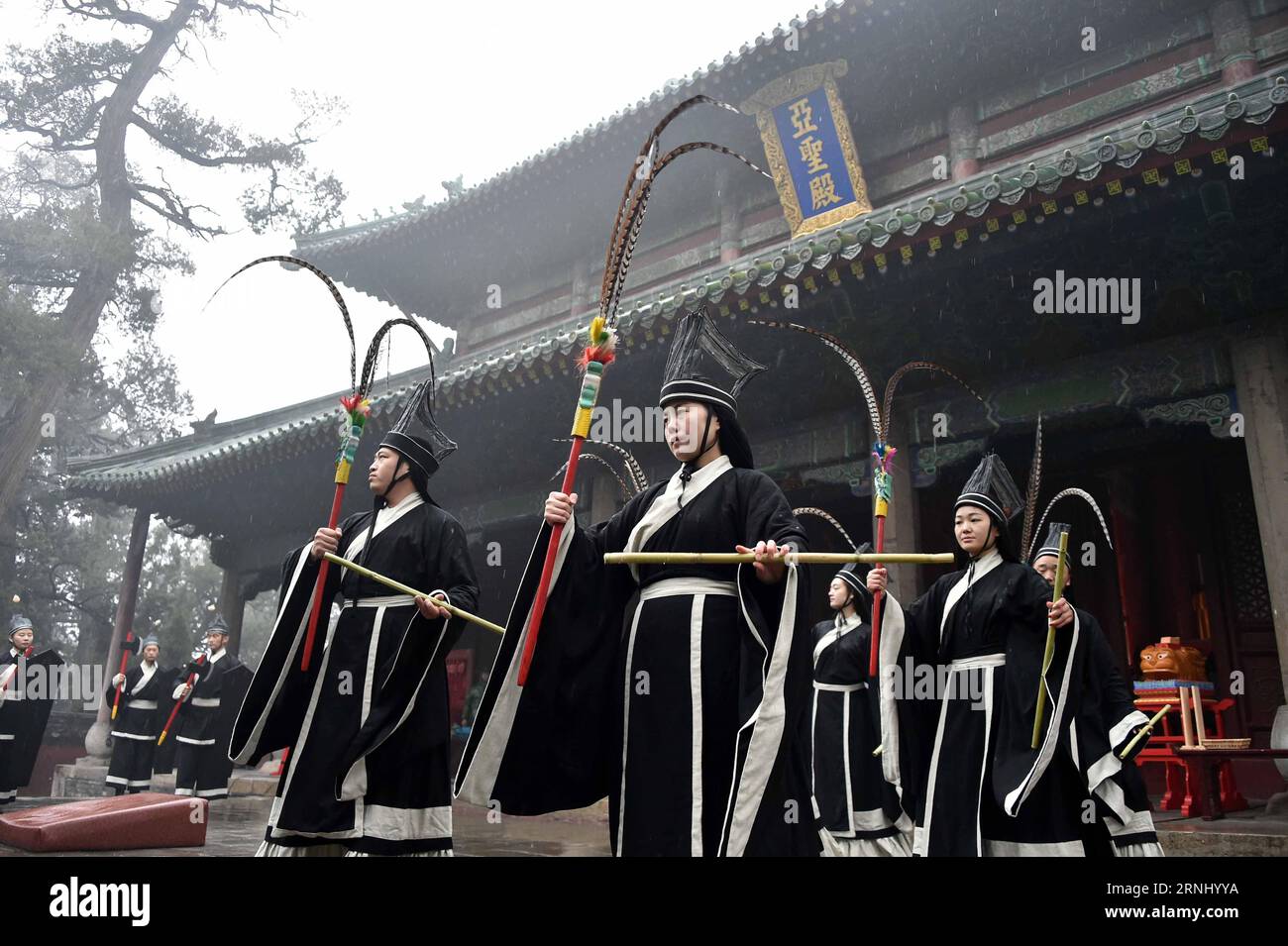 (161221) -- ZOUCHENG, Dec. 21, 2016 -- A traditional sacrificial ...