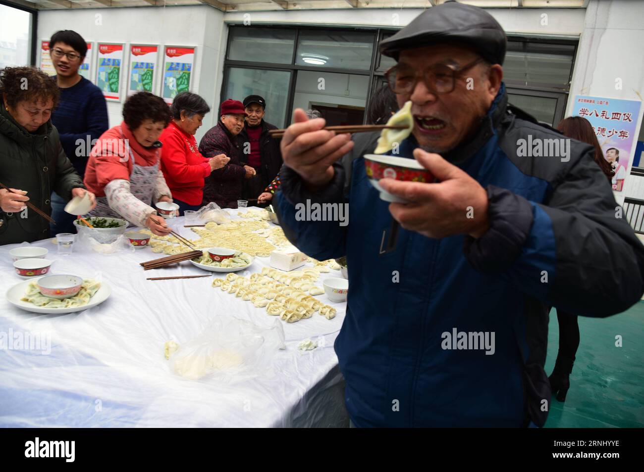 Eat village family china hi-res stock photography and images - Alamy