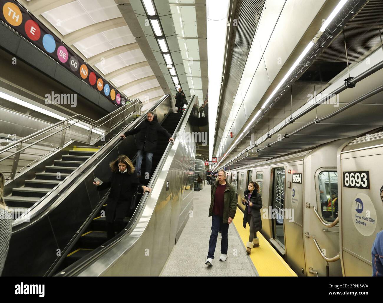 86th q train hi-res stock photography and images - Alamy