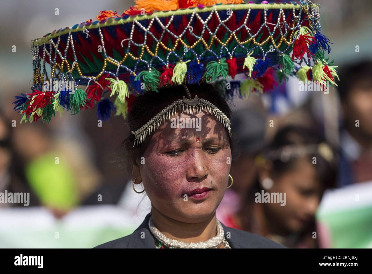 (170114) -- KATHMANDU, Jan. 14, 2017 -- A Nepalese woman from Tharu ...