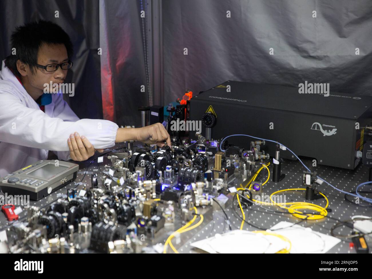 Quantum orbit hi-res stock photography and images - Alamy