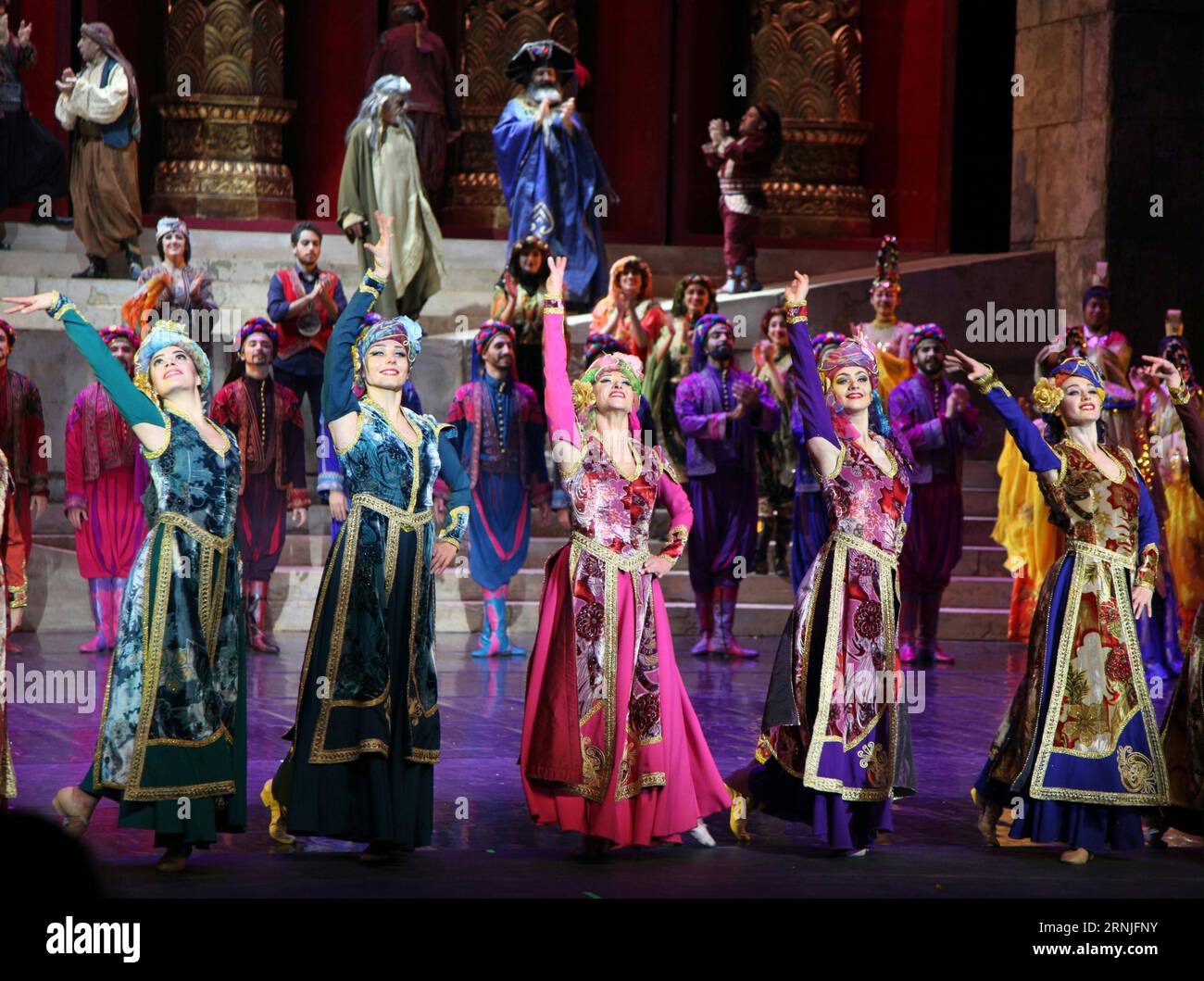 Lebanese dance hi-res stock photography and images - Alamy