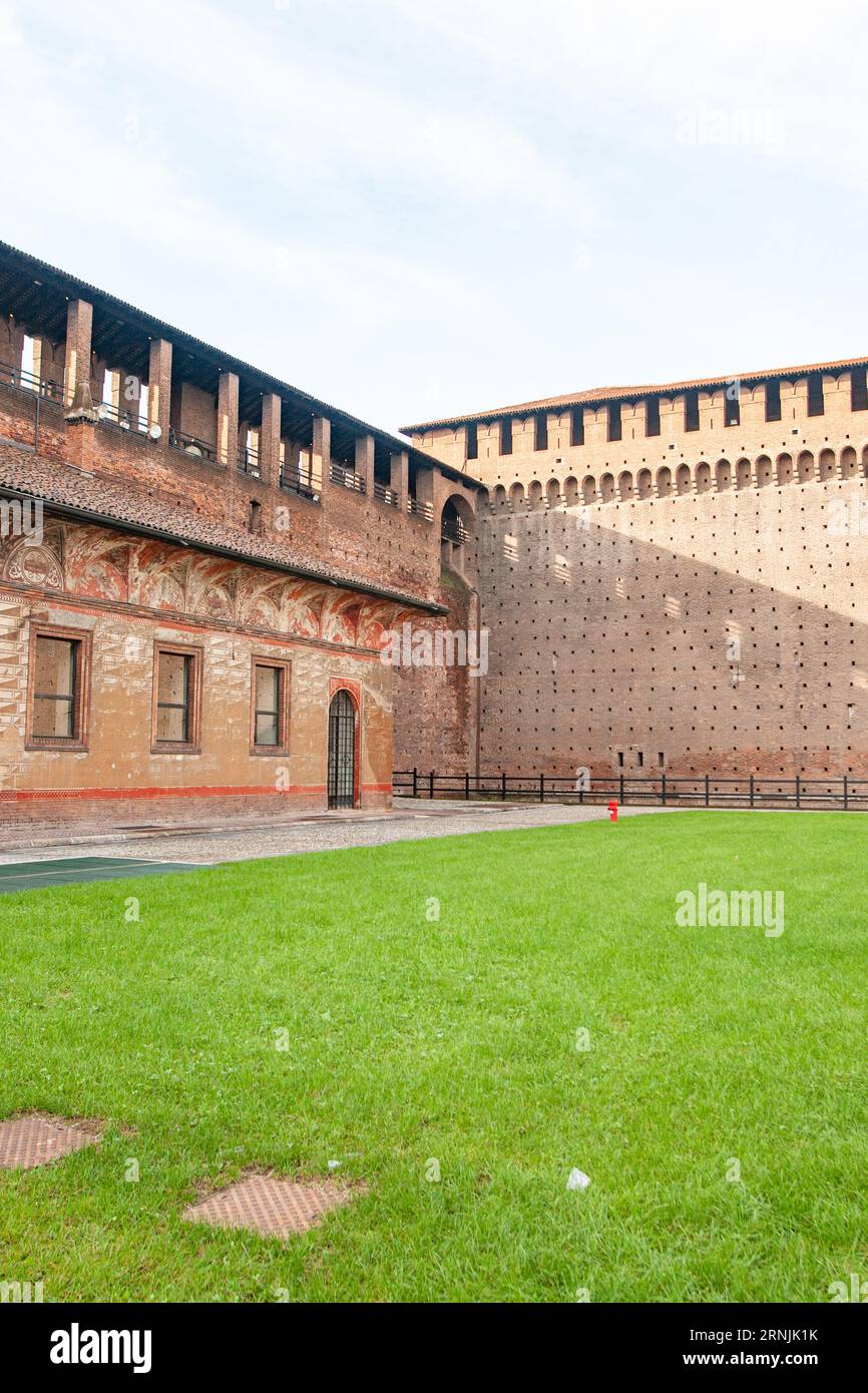 Milan medieval architecture hi-res stock photography and images - Alamy