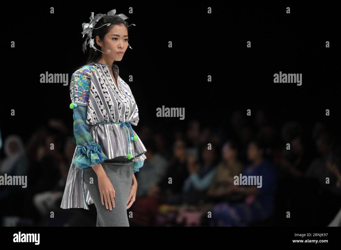 (170201) -- JAKARTA, Feb. 1, 2017 -- A model presents a creation by ...