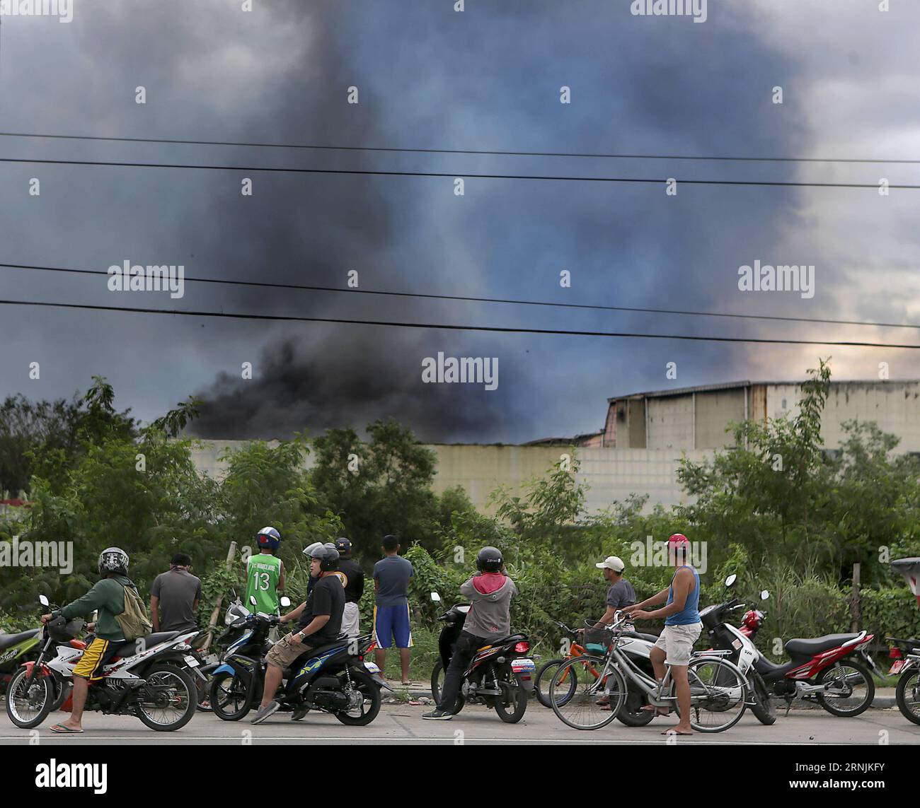 Philippines factory smoke hi-res stock photography and images - Alamy