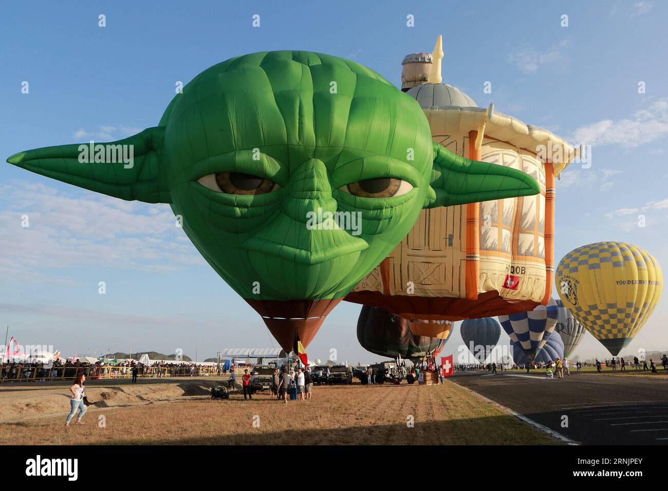 (170209) -- PAMPANGA PROVINCE, Feb. 9, 2017 -- Hot air balloons rise ...