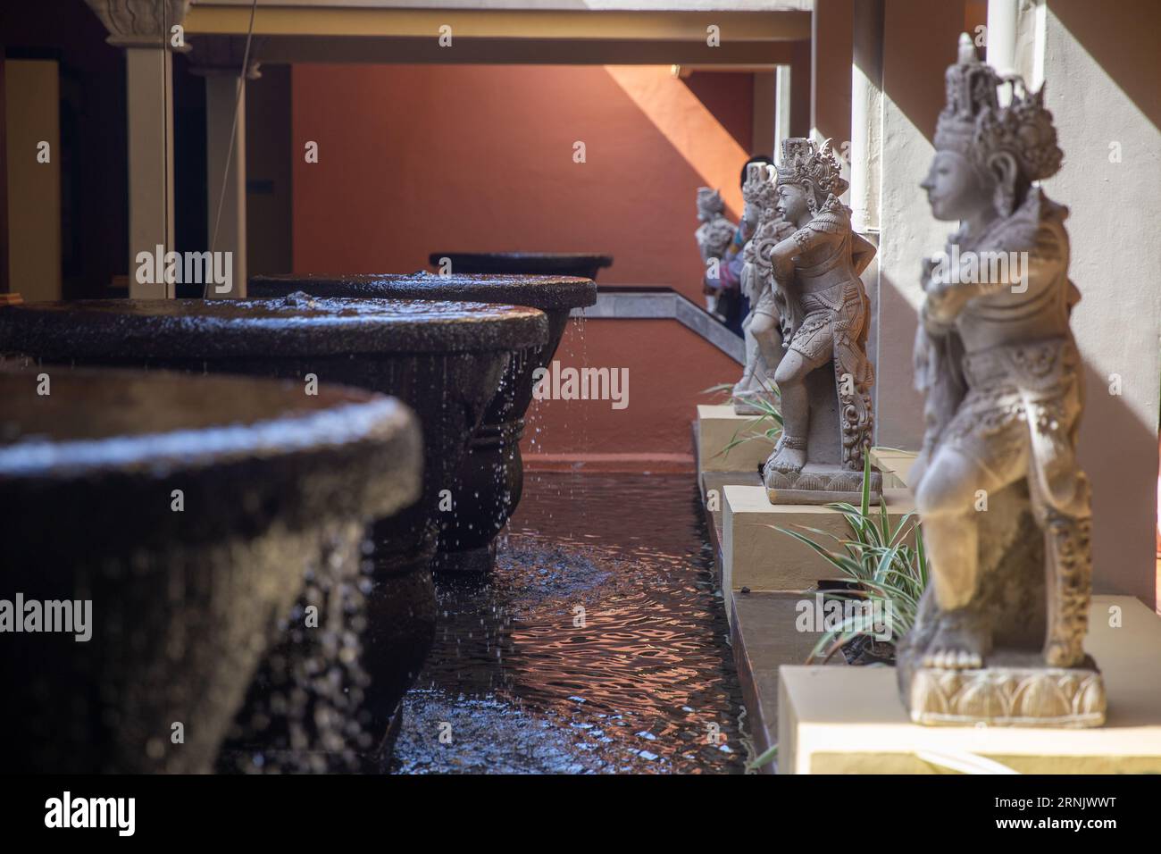 Detailed balinese sculpture hi-res stock photography and images - Alamy