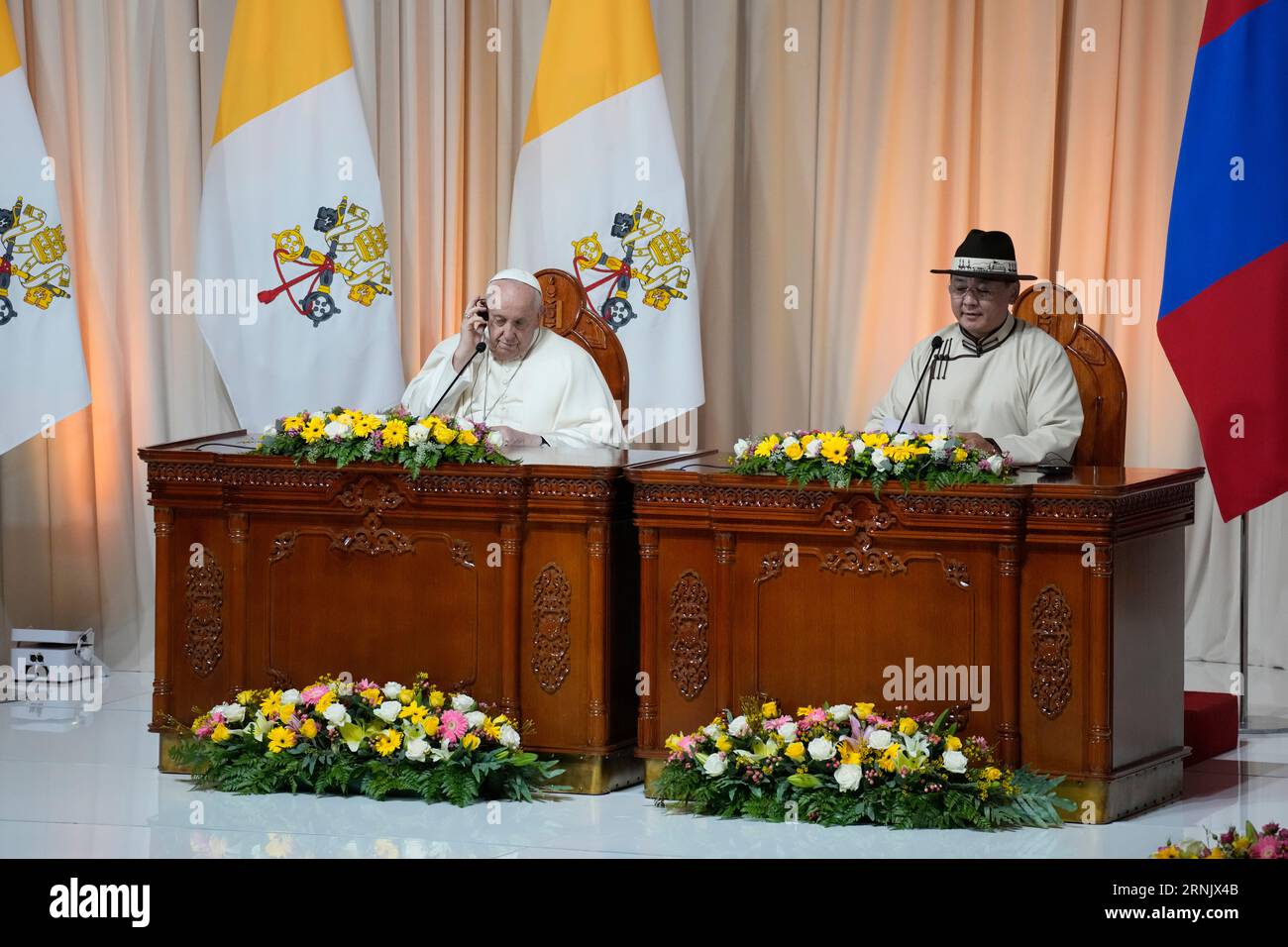 Mongolian President Ukhnaagiin Khurelsukh, right, and Pope Francis ...