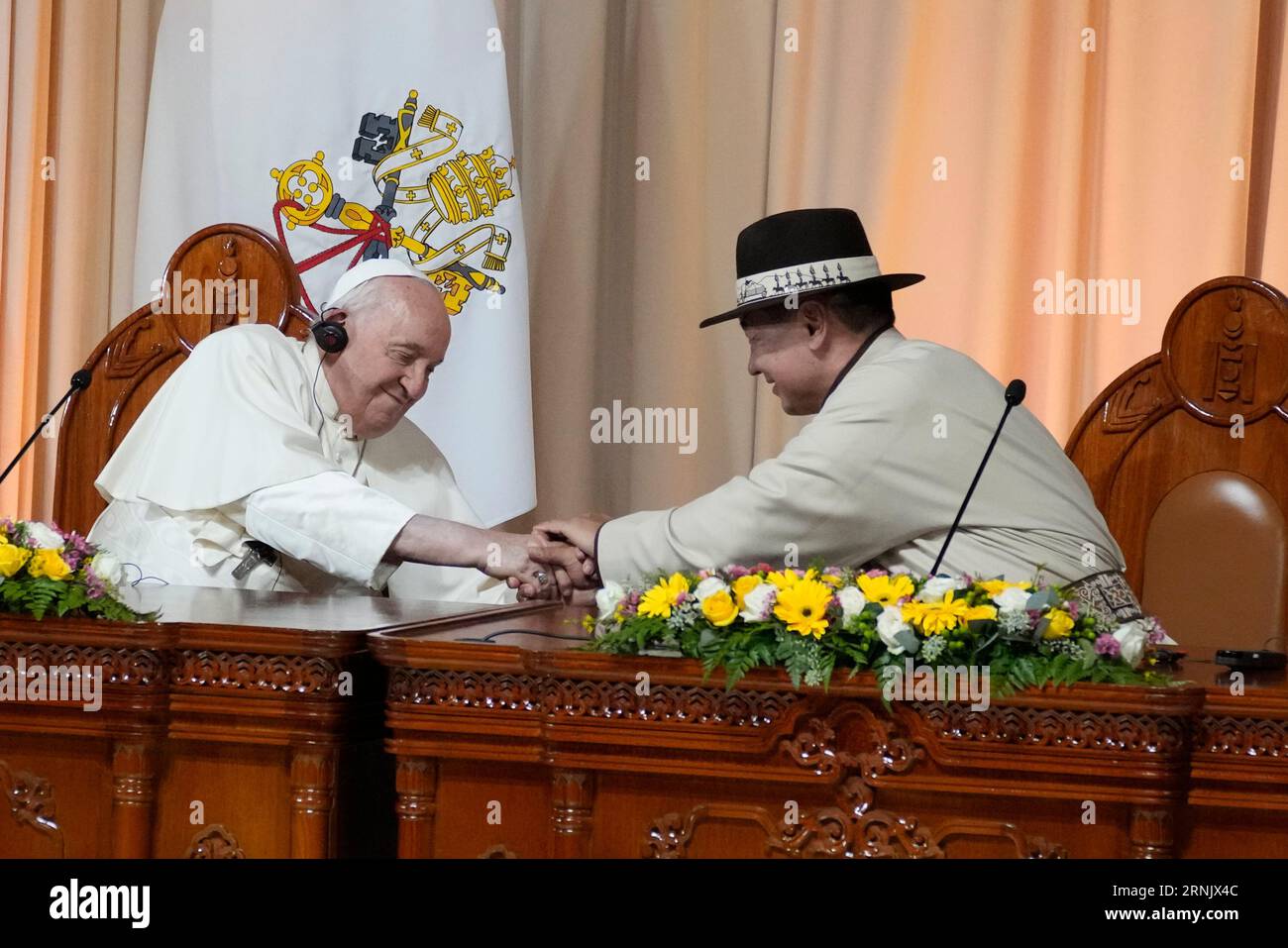 Mongolian President Ukhnaagiin Khurelsukh, right, and Pope Francis ...