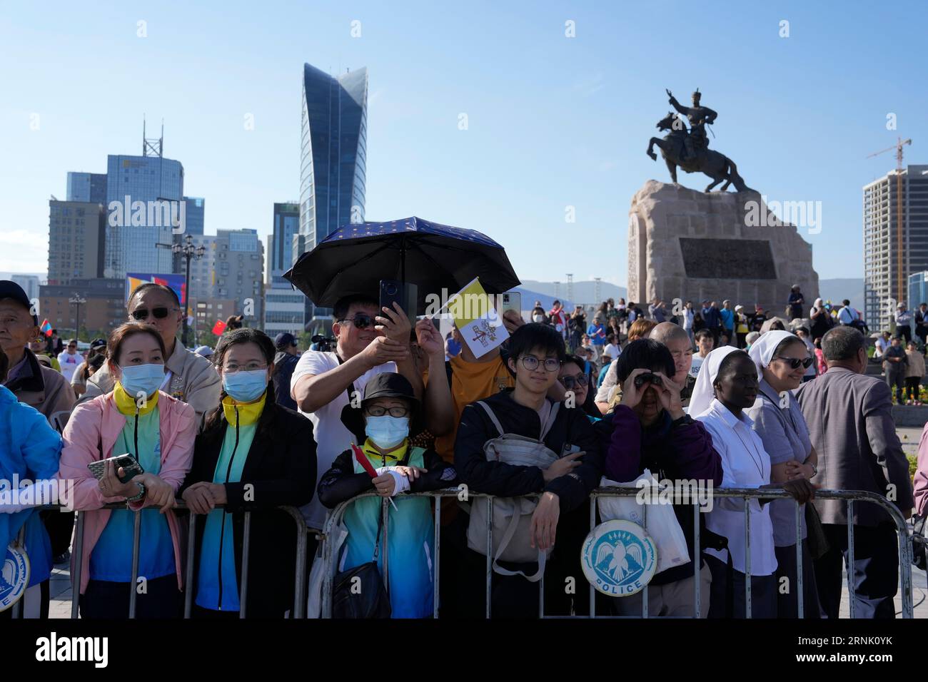 People wait for Mongolian President Ukhnaagiin Khurelsukh and Pope ...