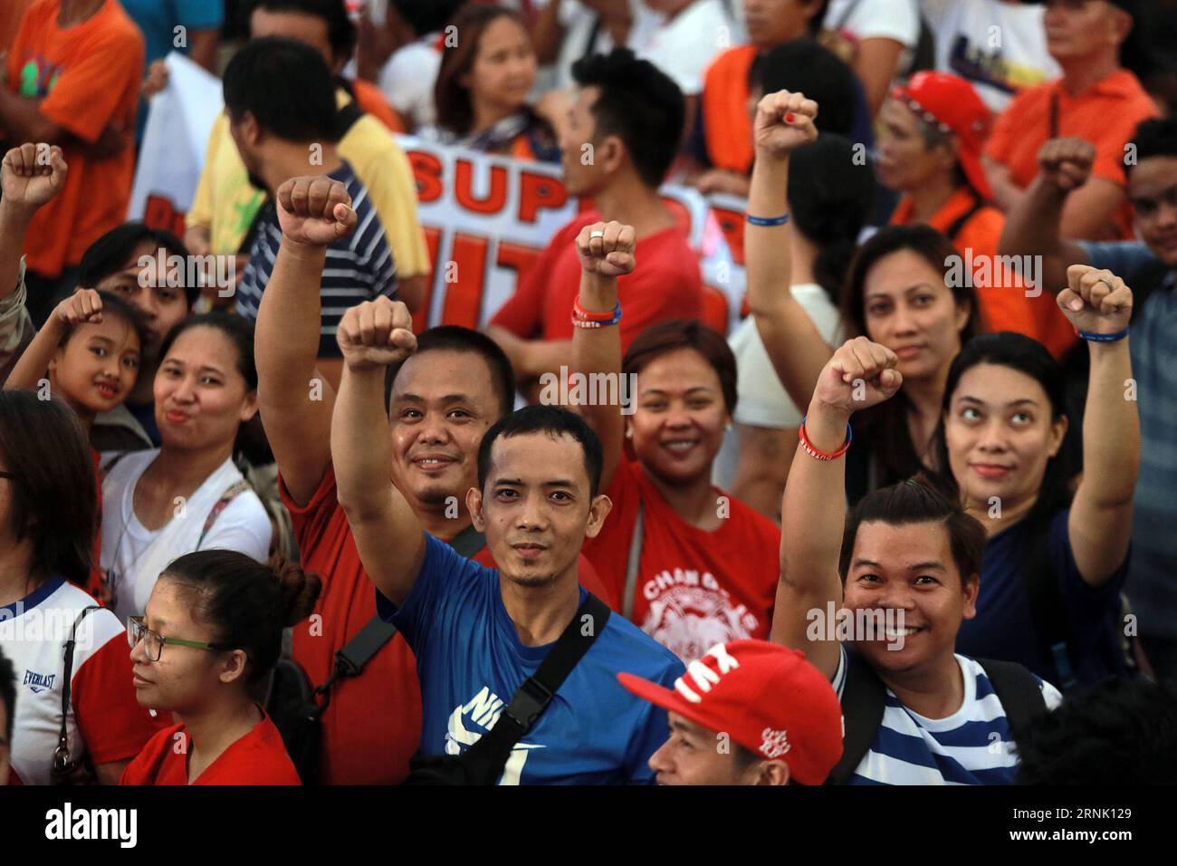 (170225) -- MANILA, Feb. 25, 2017 -- People gather to show their ...