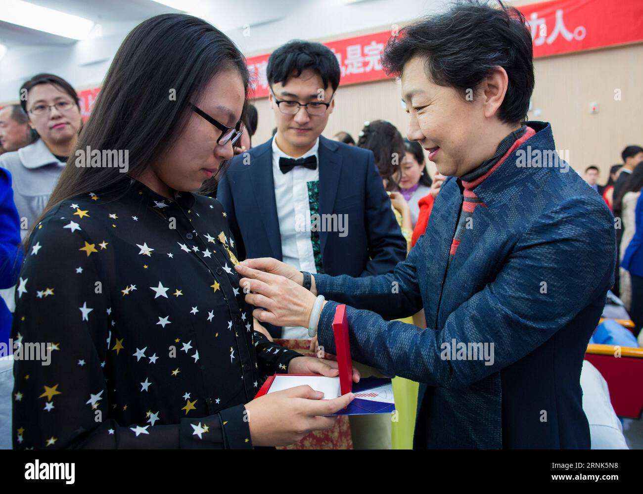 School medal teacher hi-res stock photography and images - Alamy