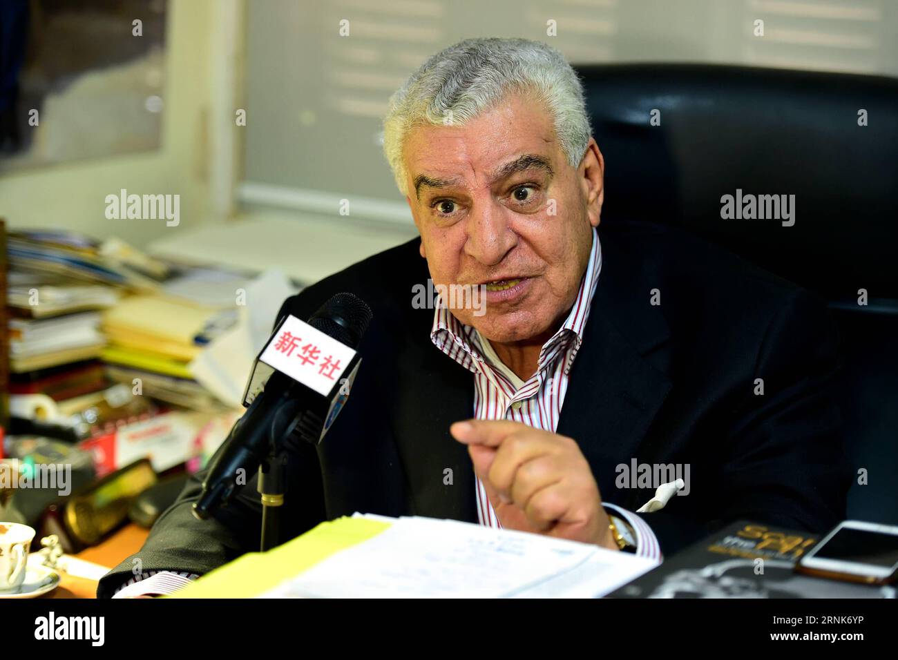 Egyptian archaeologist zahi hawass hi-res stock photography and images ...