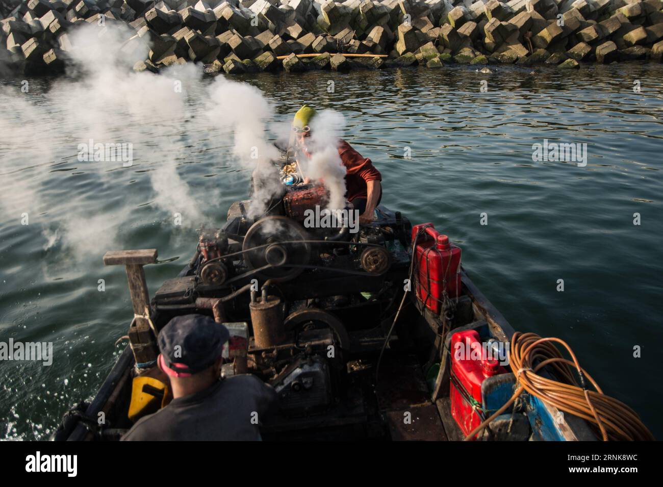 (170314) -- JAKARTA , March 14, 2017 -- Yus, a 41-year-old mussels ...