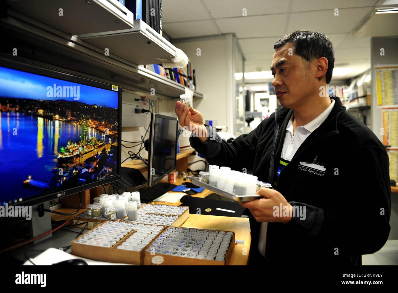 Ocean drilling sample hi-res stock photography and images - Alamy