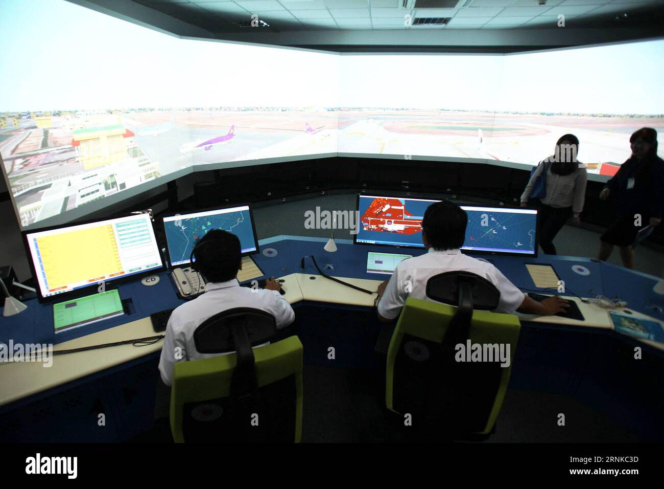 (170322) -- PHNOM PENH, March 22, 2017 -- Trainees attend a course of ...