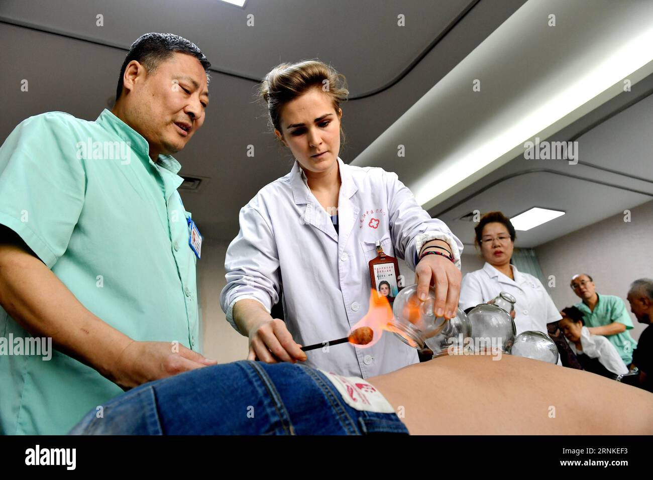 Chinese acupuncture student hi-res stock photography and images - Alamy