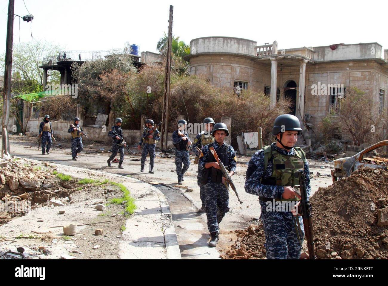 Bilder des Tages (170329) -- MOSUL, March 29, 2017 -- Iraqi federal ...