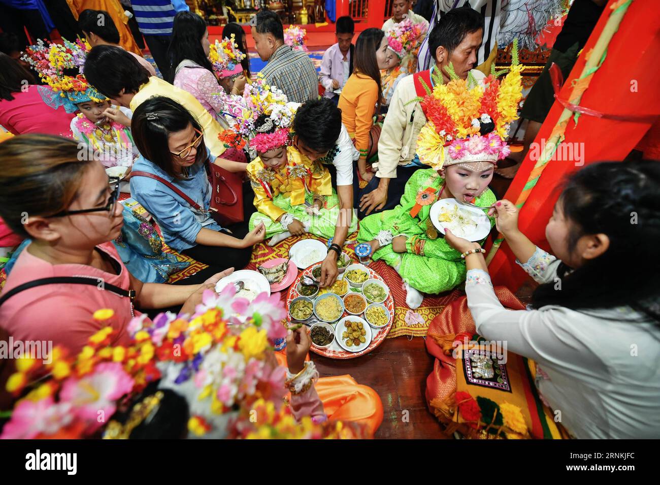 (170405) -- MAE HONG SON, April 5, 2017 -- Boys attending the Poi Sang ...