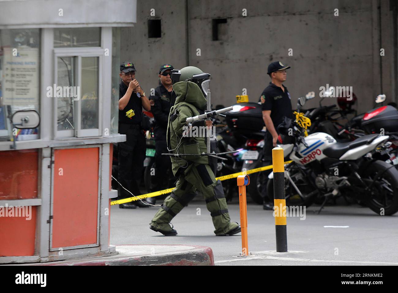 Member philippine national police pnp hi-res stock photography and ...