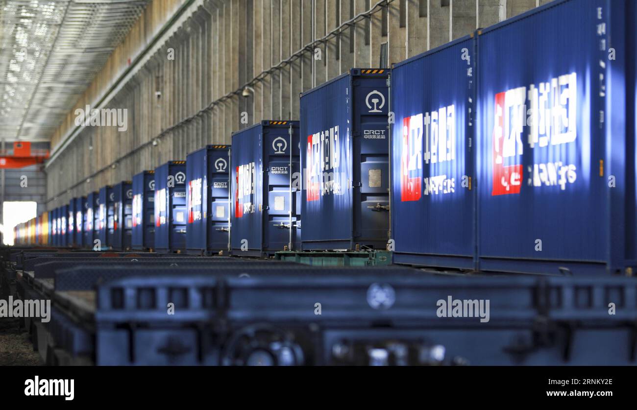 Full train carrying containers hi-res stock photography and images - Alamy