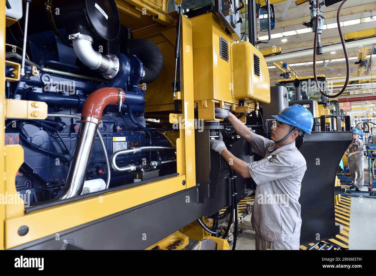 Saudi arabia construction worker hi-res stock photography and images ...