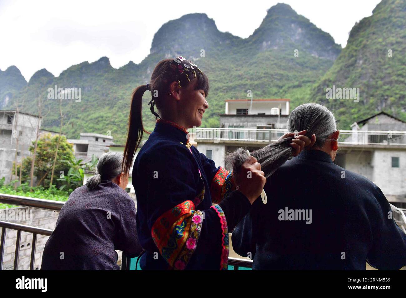 China woman 2003 hi-res stock photography and images - Alamy