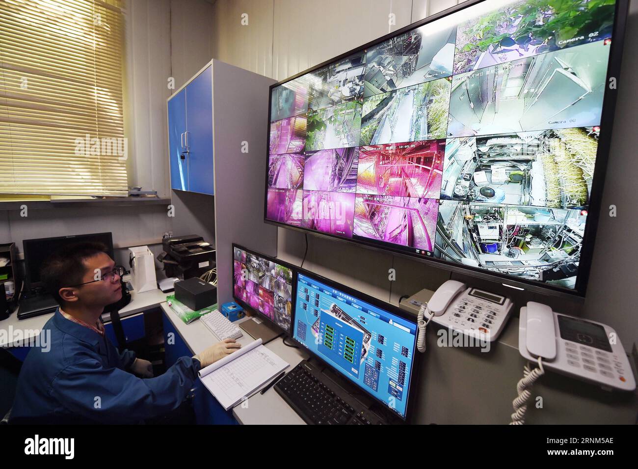 Regenerative life support systems hi-res stock photography and images ...