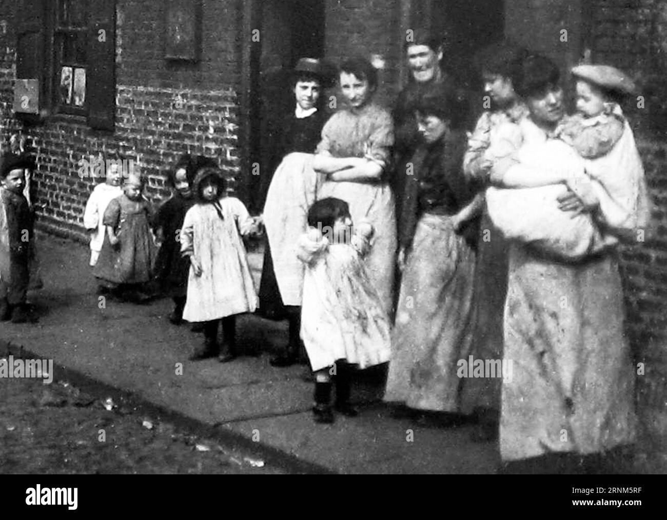 Slums in Byker, Newcastle-upon-Tyne, early 1900s Stock Photo - Alamy