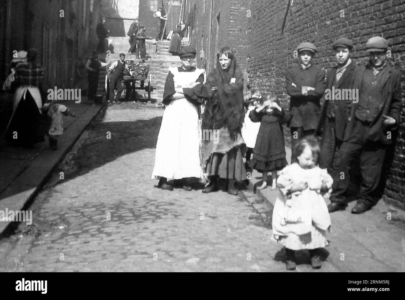 Slums in Byker, Newcastle-upon-Tyne, early 1900s Stock Photo - Alamy