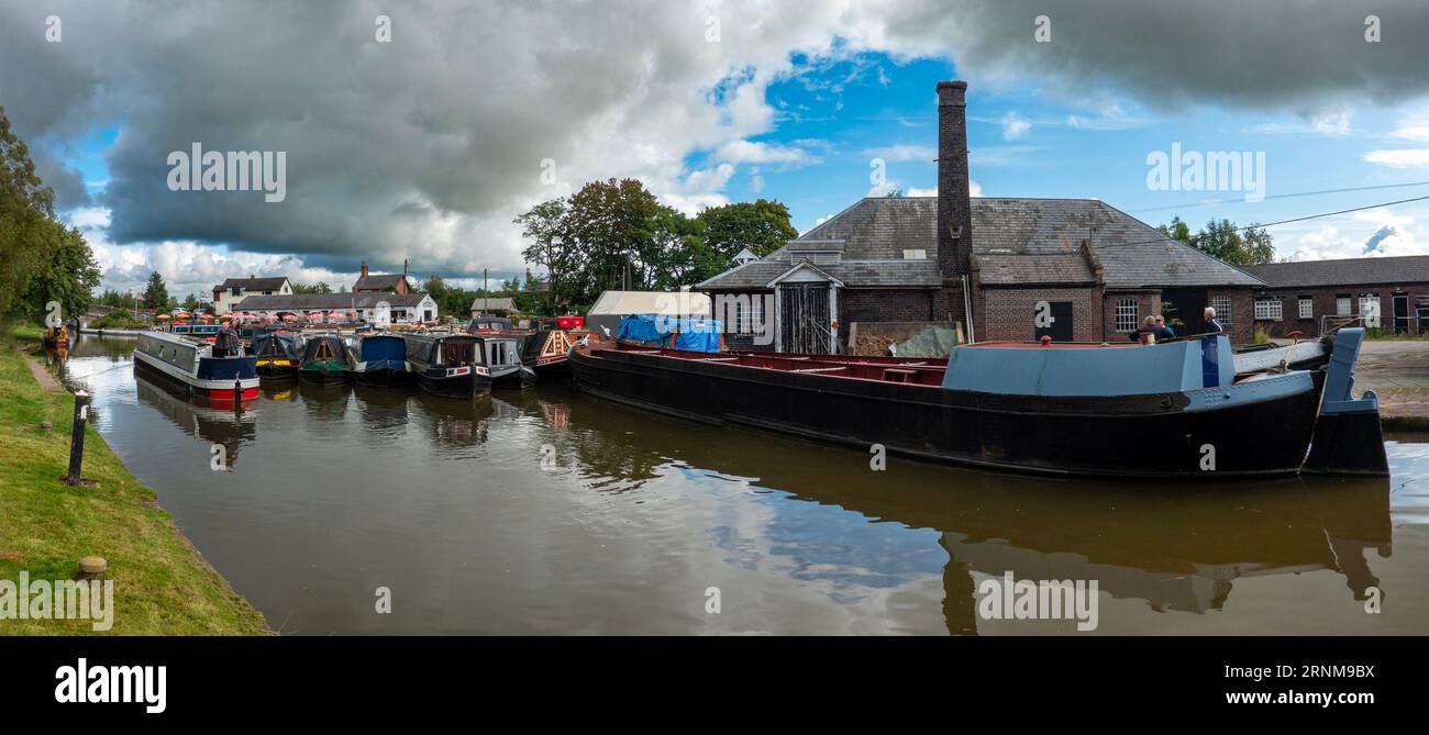 Norbury canal hi-res stock photography and images - Alamy