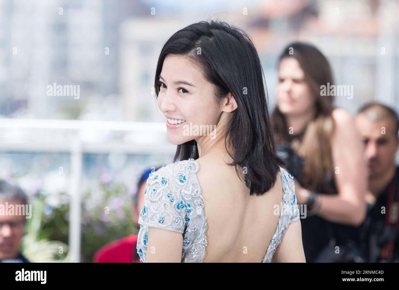 (170521) -- CANNES, May 21, 2017 -- Chinese actress Yang Zishan poses ...