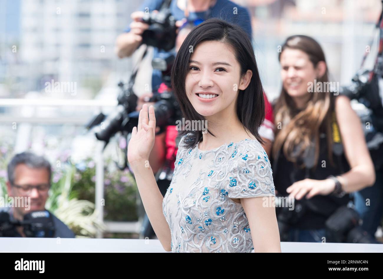 (170521) -- CANNES, May 21, 2017 -- Chinese actress Yang Zishan poses ...
