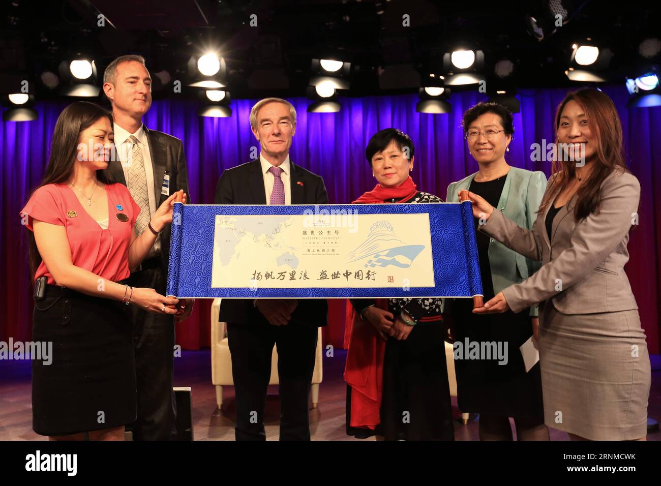 Shipthat hi-res stock photography and images - Alamy