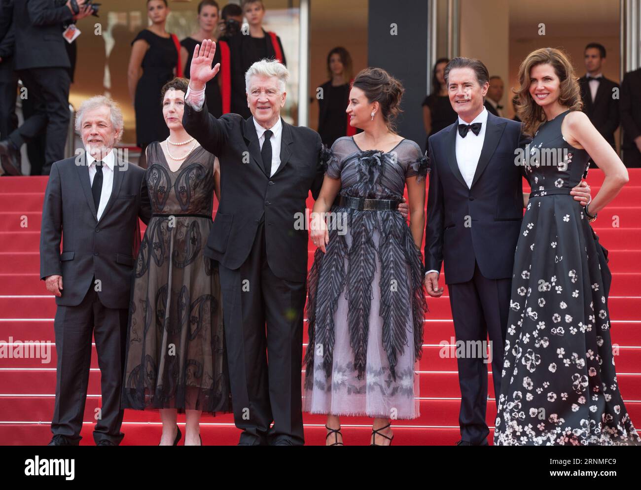 (170526) -- CANNES, May 26, 2017 -- US director David Lynch (3rd L ...