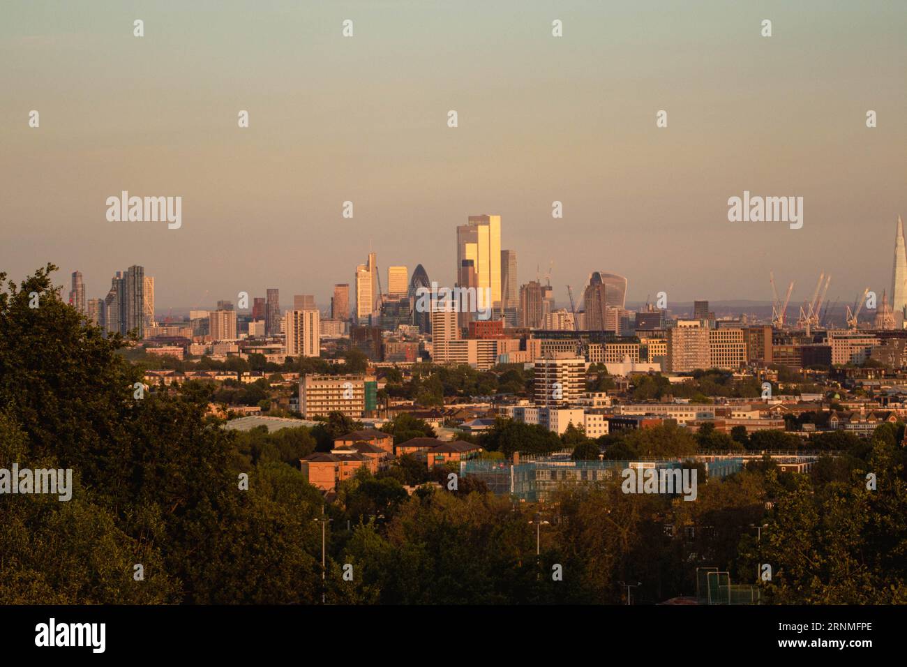 London skyline view hi-res stock photography and images - Alamy