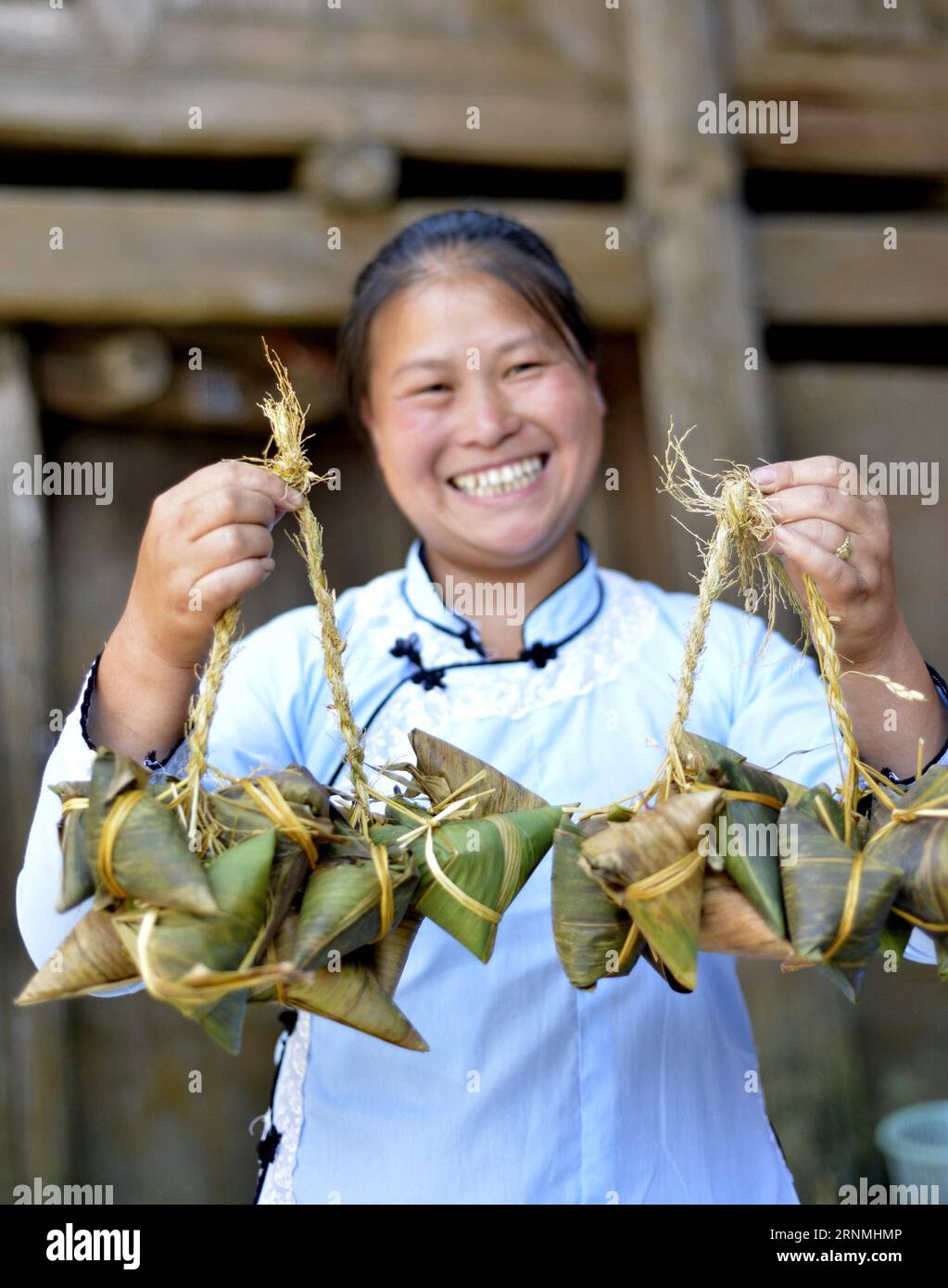 (170530) -- RONGJIANG, May 30, 2017 -- Villager Wu Deyan shows straw ...