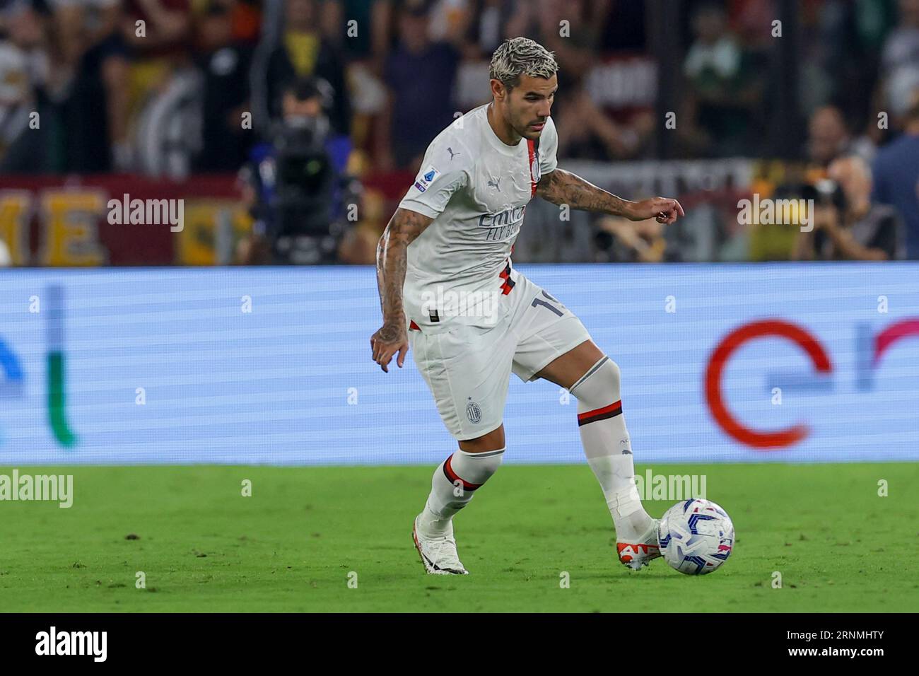 Ac milans theo hernandez hi-res stock photography and images - Alamy