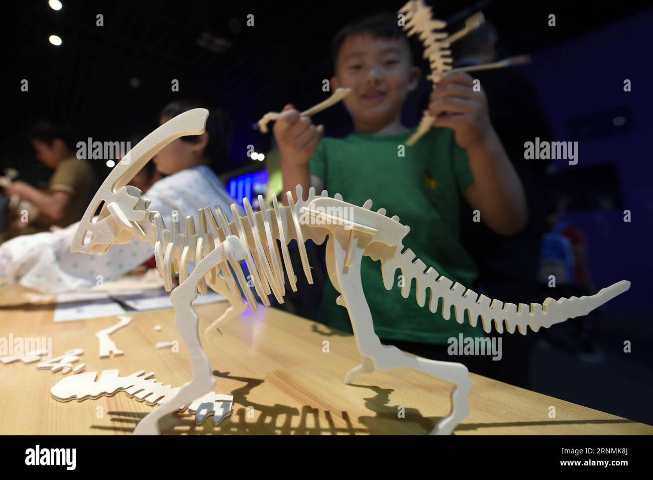 (170601) -- HANGZHOU, June 1, 2017 -- Children assemble dinosaur ...