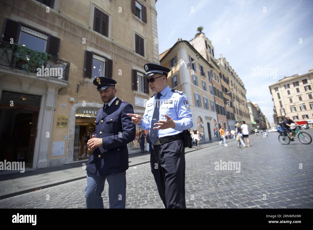 Italian police officer hi-res stock photography and images - Alamy